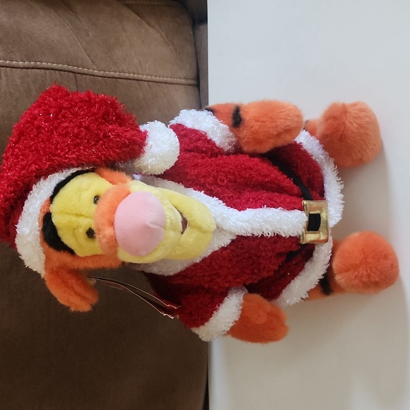 Disney | Toys | The Disney Store Holiday Tigger 2 Plush Christmas ...